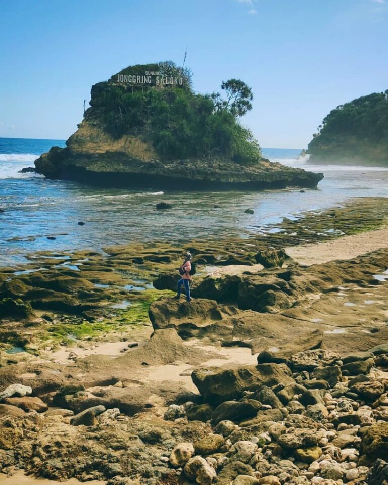 Pantai Jonggring Saloko: Hidden Gem di Malang 2026